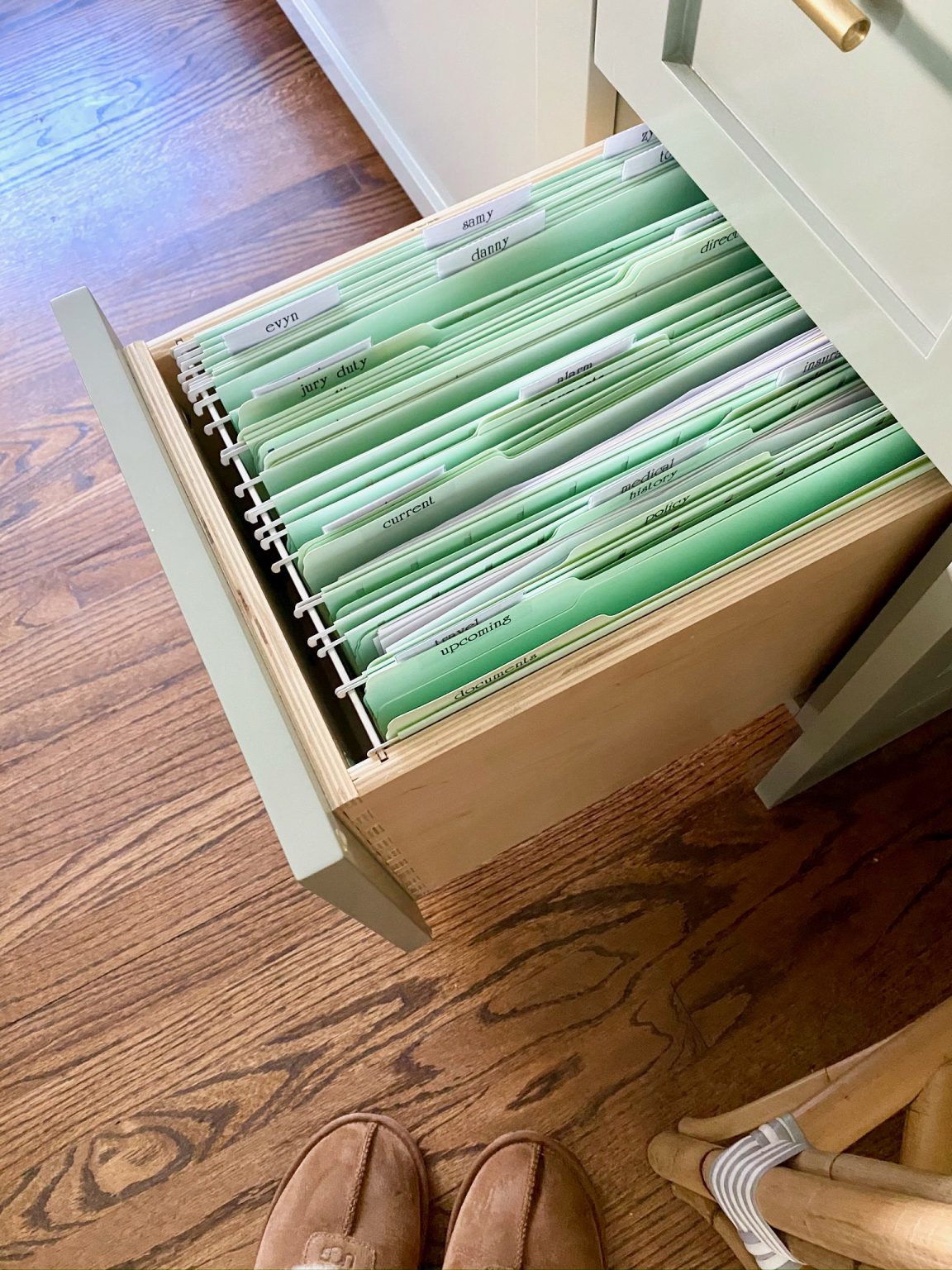 How Professional Organizers Set Up A Filing System
